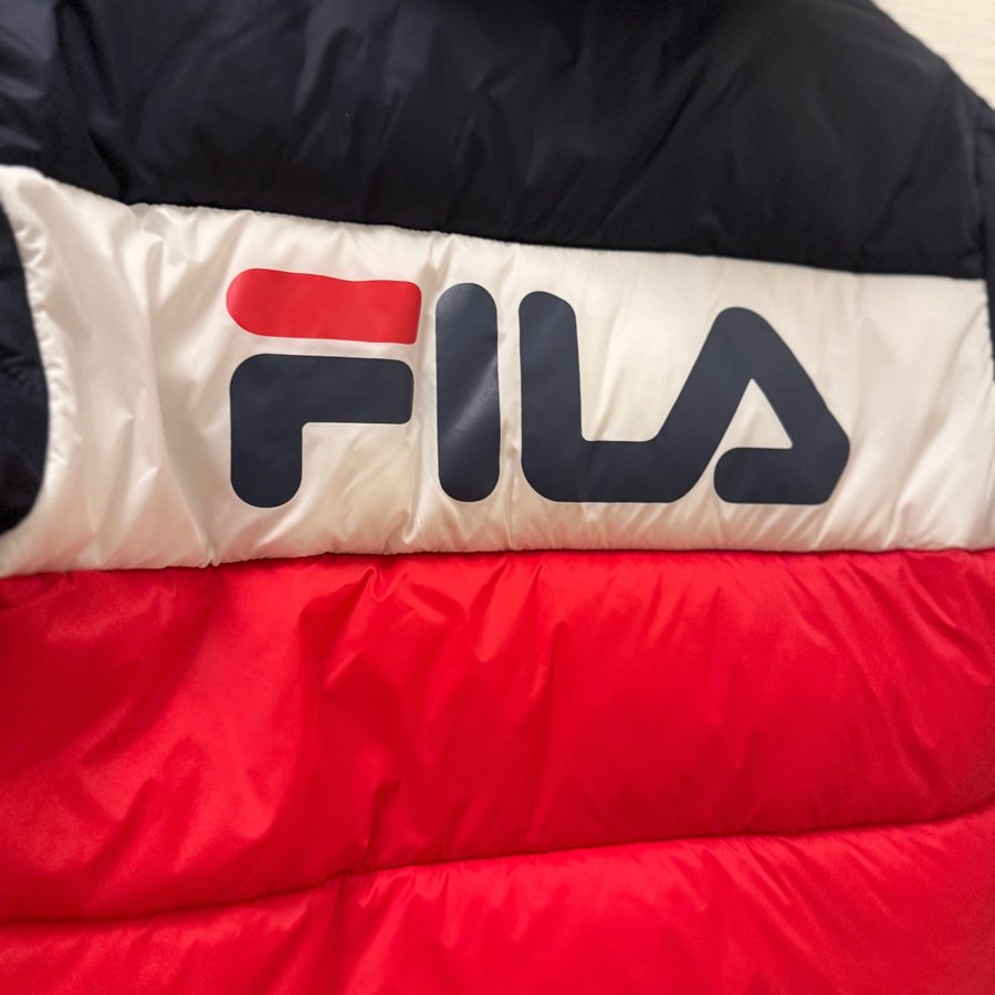 Snygg Fila jacka storlek 134-140 | Köp på Tradera (700883707)