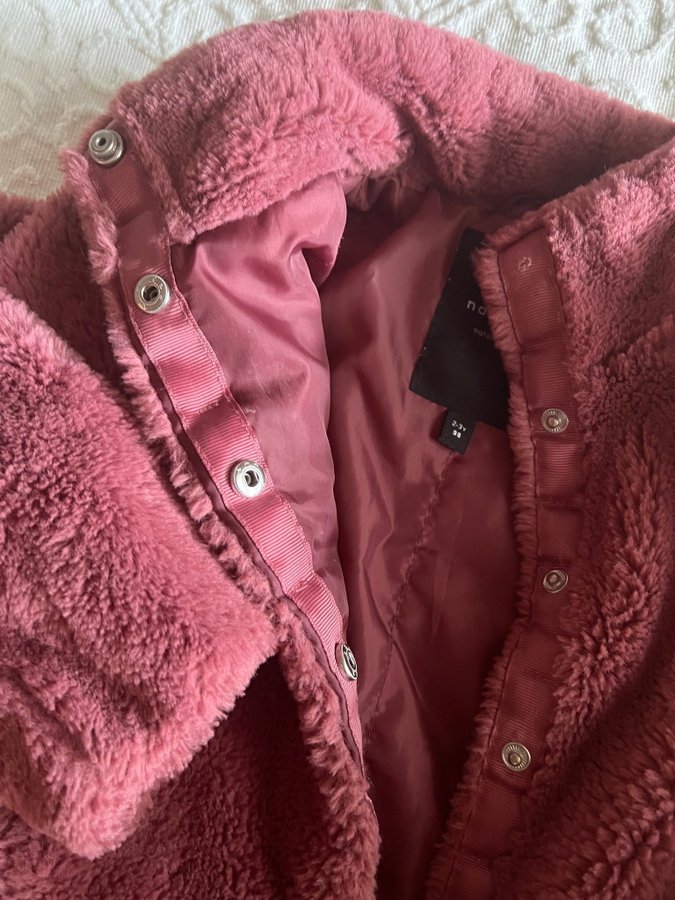 Se produkter som liknar Rosa jacka, storlek 98, päls .. på Tradera ...