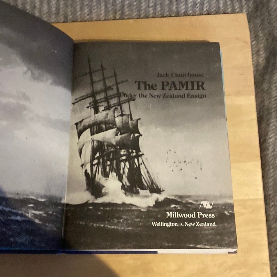 Se produkter som liknar THE PAMIR Under the New Zeala.. på Tradera ...