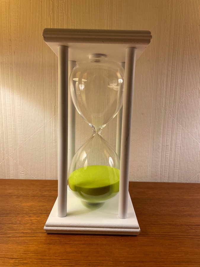 Stort timglas med limegrön sand, i vitmålad trä.. | Köp på Tradera ...