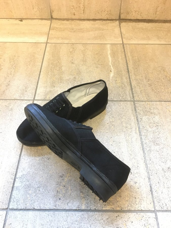 Kinesiska svarta tygskor stor.. | Köp från Eastern_Mood på Tradera ...