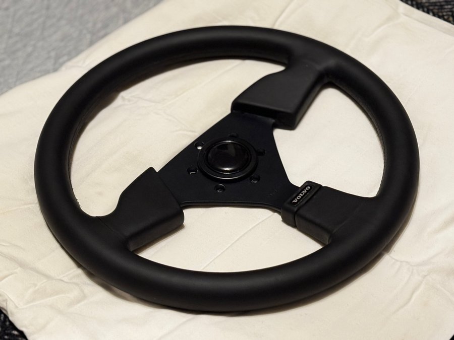 Se produkter som liknar Renoverad Volvo ROMA R-Sport .. på Tradera ...