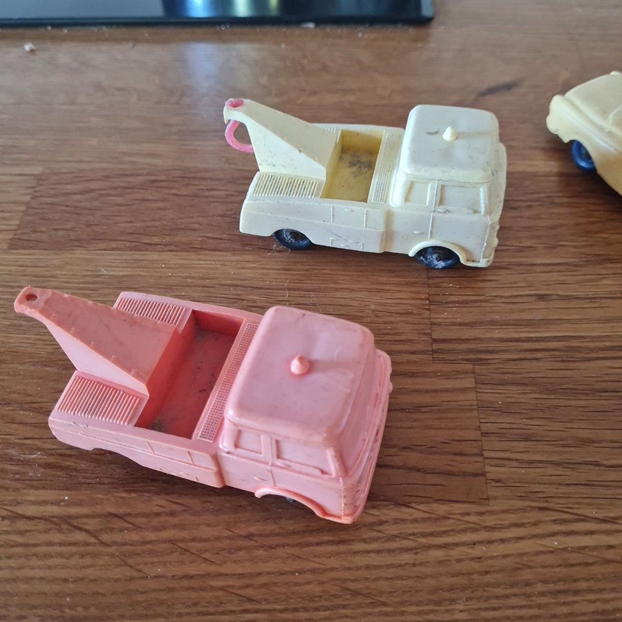 Leksaksbilar i plast, 5 st Galantine och Tomte .. | Köp på Tradera ...
