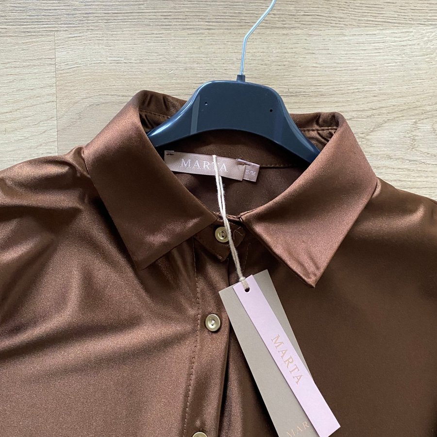 Brun blank blus, Marta du Chate.. | Köp från Provrummet på Tradera ...
