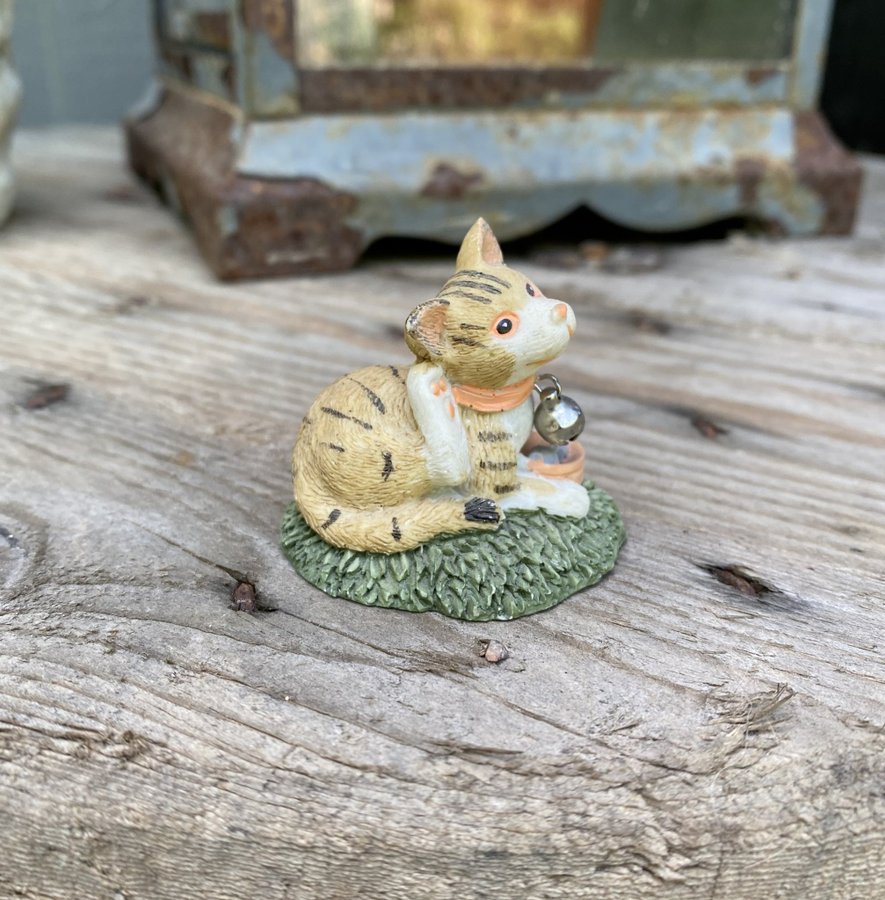 Jättesöt Liten Katt Med Bjällra Miniatyr Prydna.. | Köp på Tradera ...