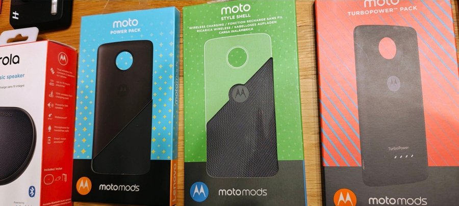 Motorola Moto Z3 Play med massa Moto Mods | Köp på Tradera (712623416)