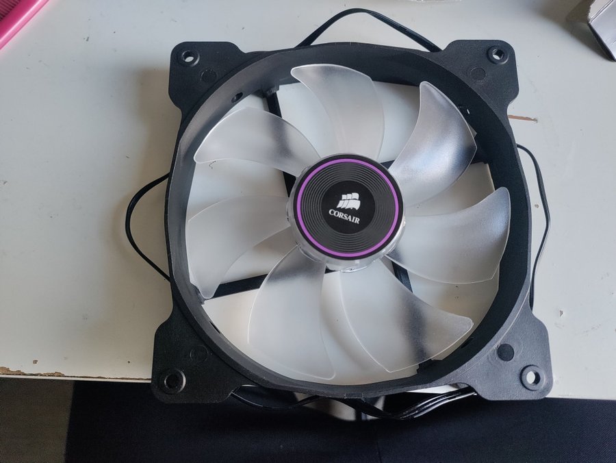Corsair SP140 LED Fläkt | Köp på Tradera (709825679)