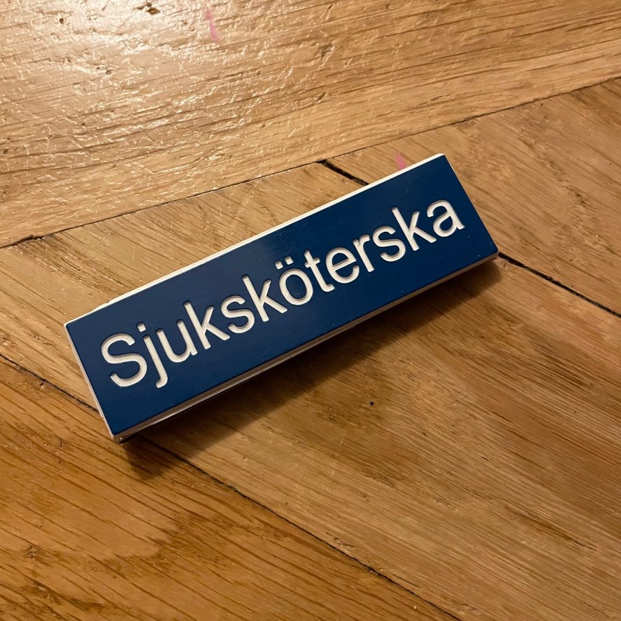 Sjuksköterskeskylt (Ssk,sjuksköterska,skylt,bri.. | Köp på Tradera ...