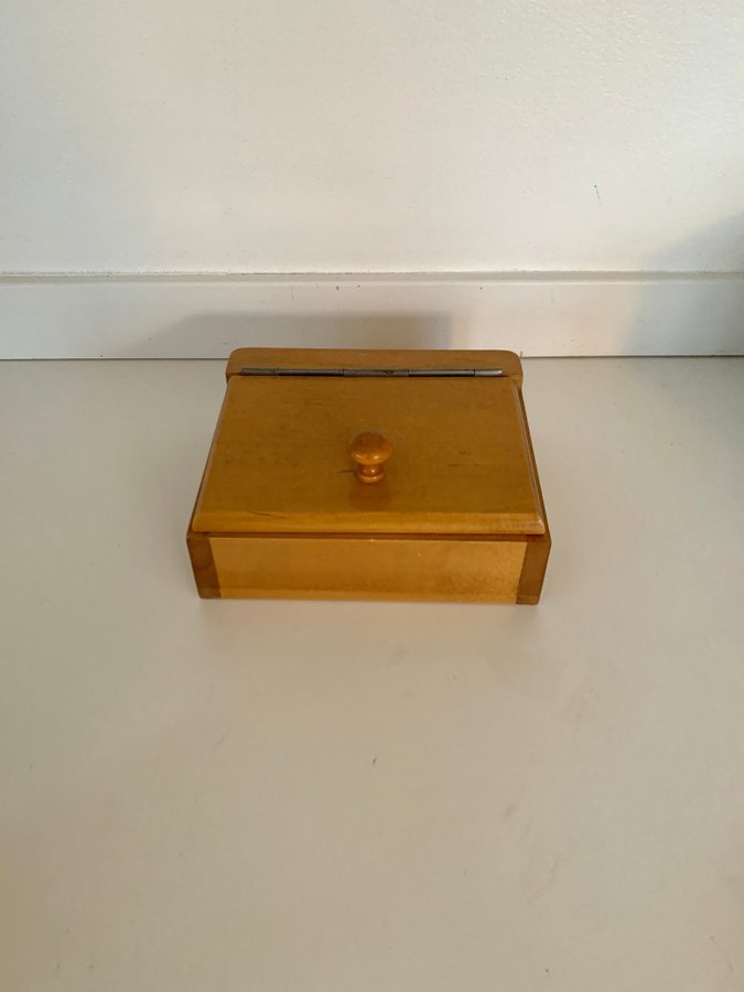 Antik träask Masurbjörk vintage ask med lock sm.. | Köp på Tradera ...