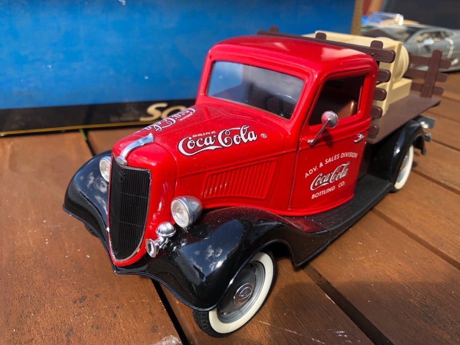 Coca-Cola Ford Pickup Truck Modellbil | Köp på Tradera (713995116)