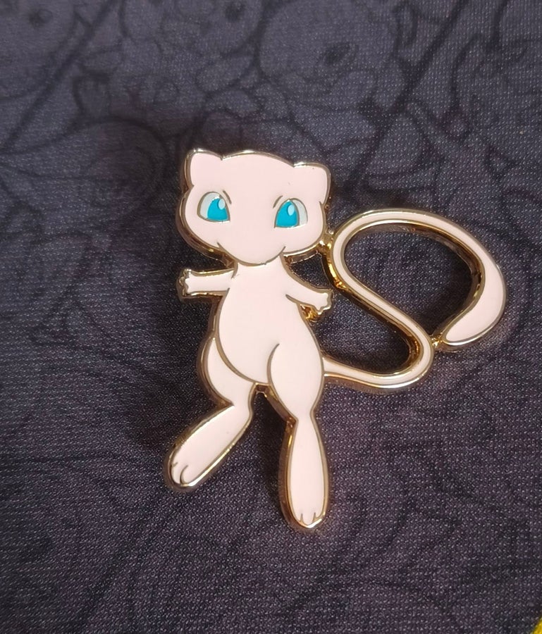 Mew Pin / 20th Anniversary - Generations Mythic.. | Köp på Tradera ...