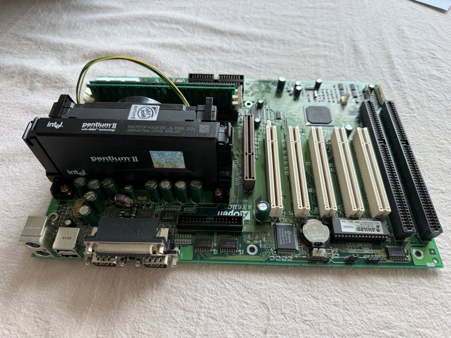 Se produkter som liknar AOpen AX6BC med Intel Pentium.. på Tradera ...