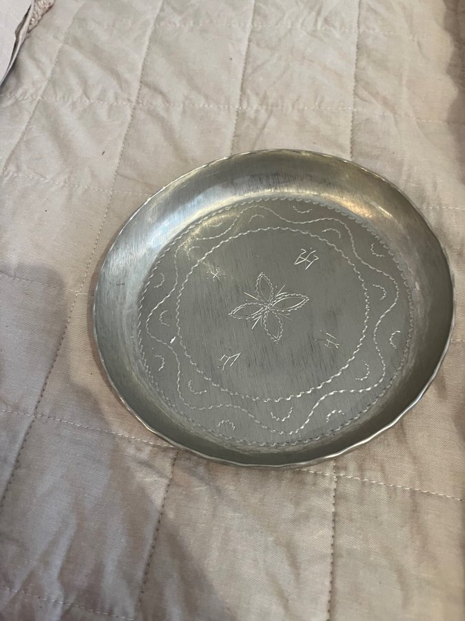 SIGURD WALDEMAR ÅHMAN fat, graverat tenn, för J.. | Köp på Tradera ...