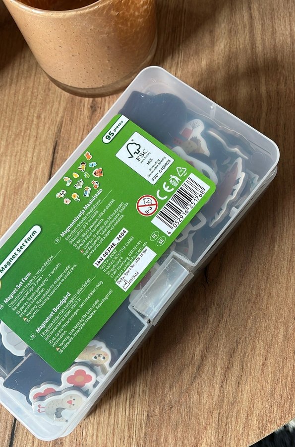 Oöppnad låda med magneter bondgård barn | Köp på Tradera (674724956)