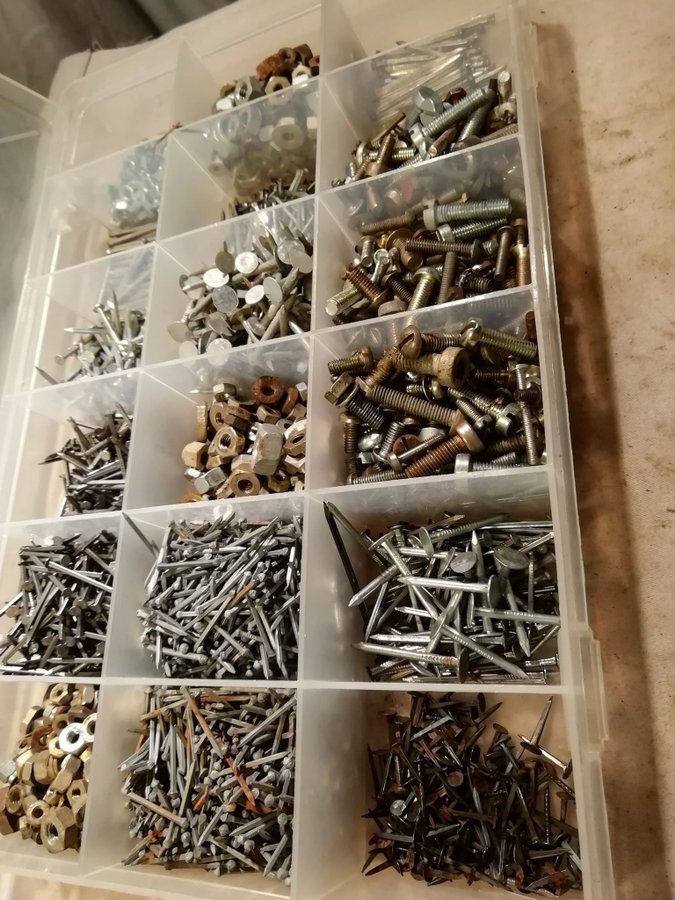 Sorteringslåda med skruvar, muttrar .. | Köp från PL_03 på Tradera ...