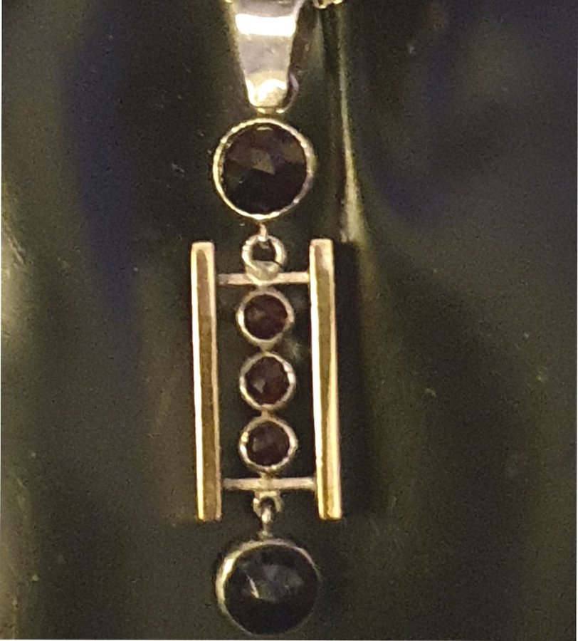 Vackert Vintage Silverhalsband med 5 Granater B.. | Köp på Tradera ...