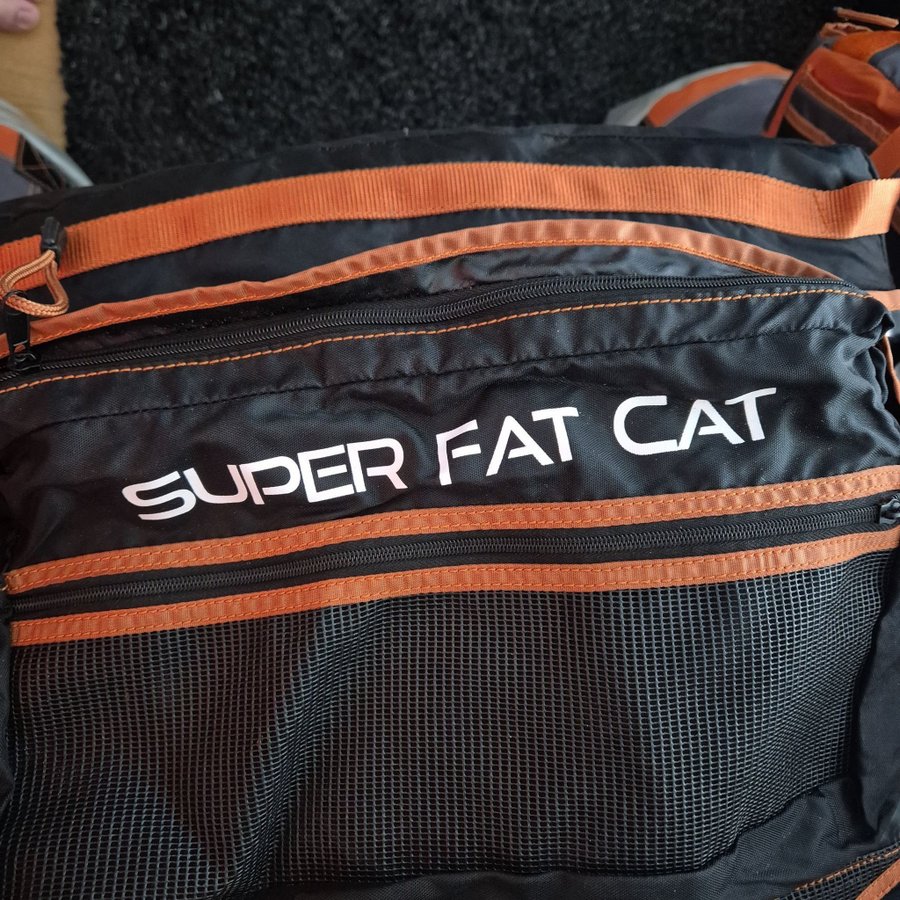 Se produkter som liknar Fiskebåt Super Fat Cat med ti.. på Tradera ...