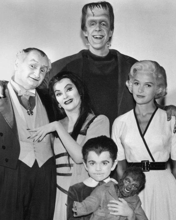 *THE MUNSTERS TELEVISION SERIES CAST PHOTOGRAPH.. | Köp på Tradera ...