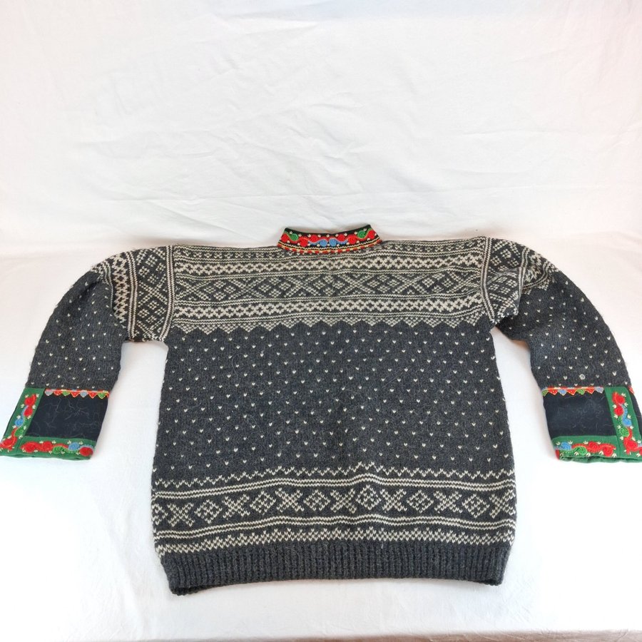 Broderad Stickad Luseko.. | Köp från Larssons_Auktioner på Tradera ...