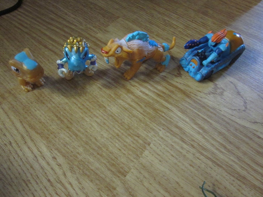 Leksaker figurer 4st - Dinosaur - Figur i bil -.. | Köp på Tradera ...