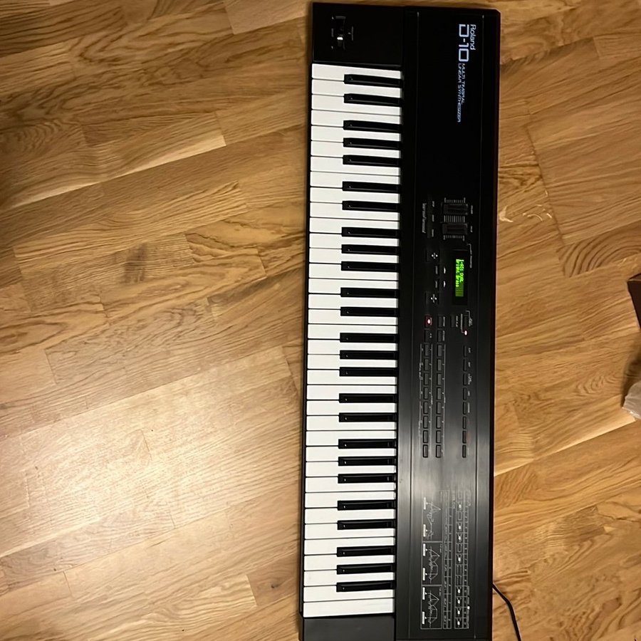 Roland D-10 synthesizer och M-256E Minneskort o.. | Köp på Tradera ...