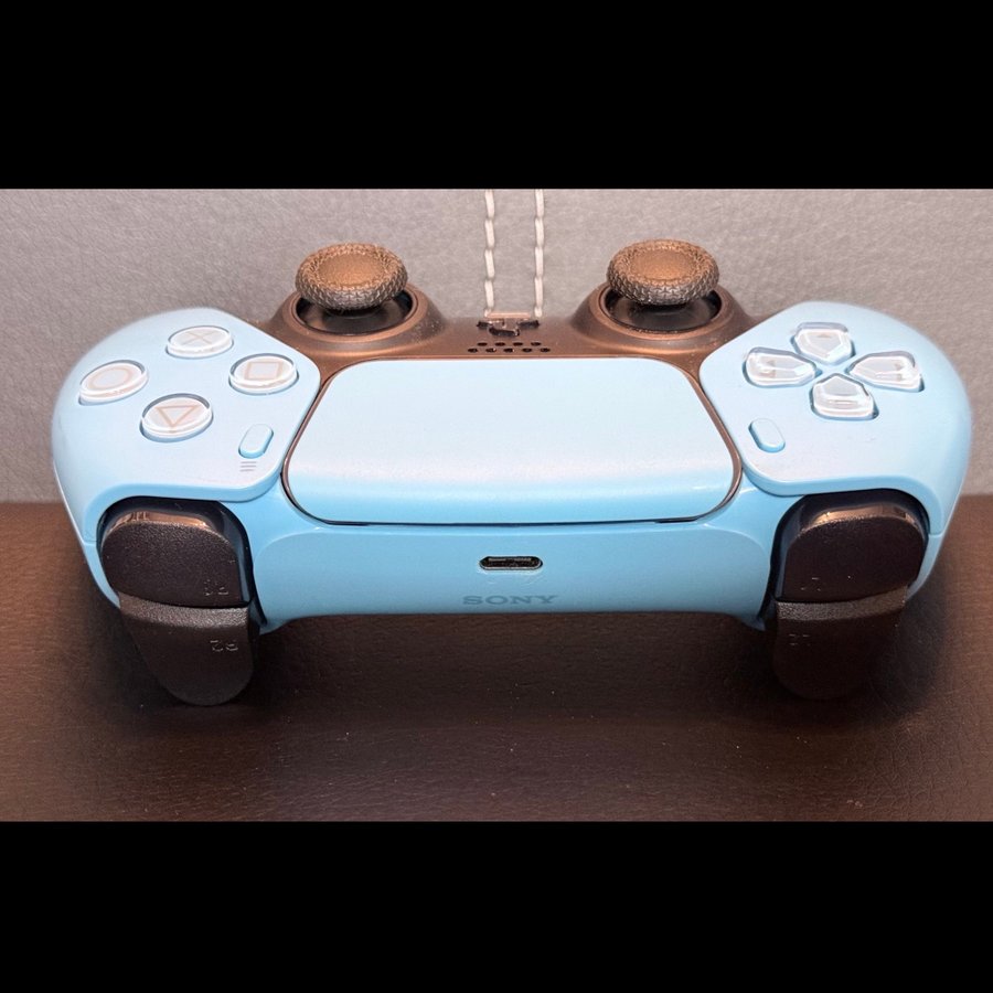 PS5 DualSense med TMR uppgraderade sticks från .. | Köp på Tradera ...