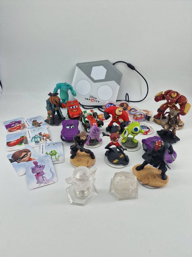 Disney Infinity stort paket med bas, figurer oc.. | Köp på Tradera ...