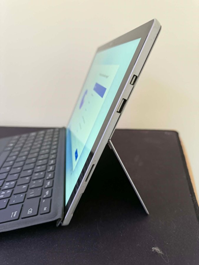 Microsoft Surface Pro 5, 2-in-1 med Type cover,.. | Köp på Tradera ...