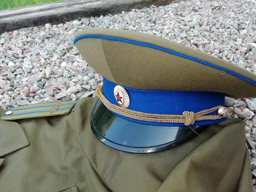 SOVJET KGB OFFICER UNIFORM KOMPLETT 1980-TALET .. | Köp på Tradera ...