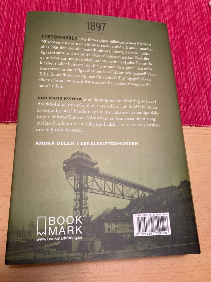 Se produkter som liknar Död mans kvinna av Katarina W.. på Tradera (656192780)