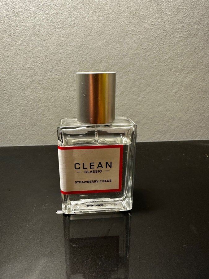 Se produkter som liknar CLEAN Classic Strawberry Fiel.. på Tradera (695104804)