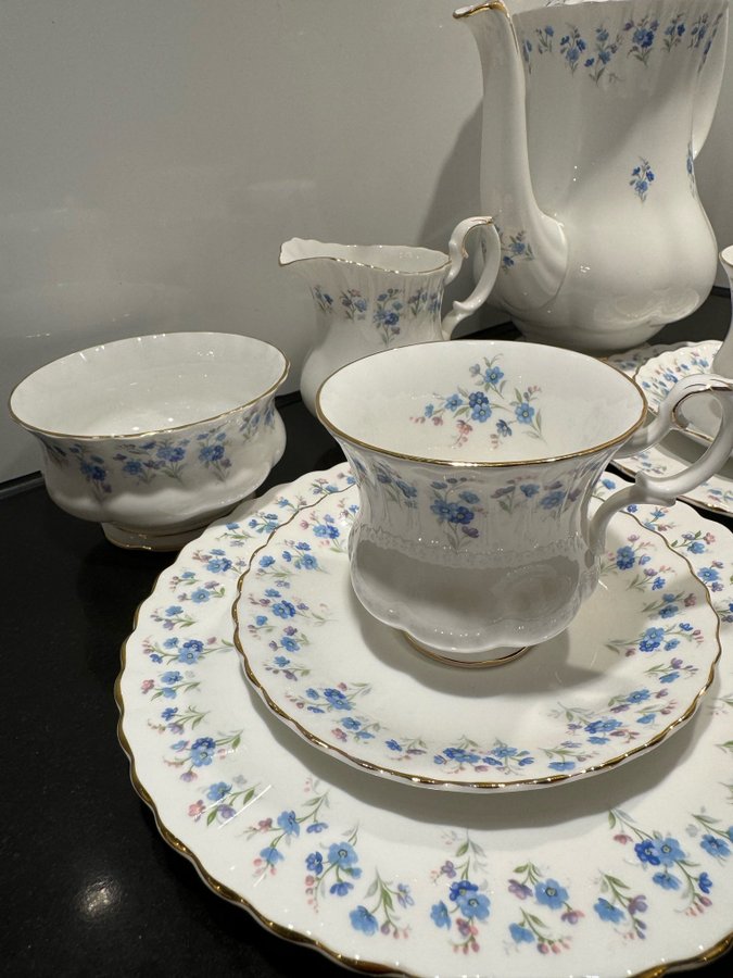 Royal Albert ”Memory Lane”Bone China England 21.. | Köp på Tradera ...