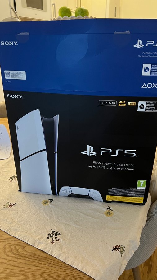 Sony PlayStation 5 Digital Edition 1TB+ Battefi.. | Köp på Tradera ...