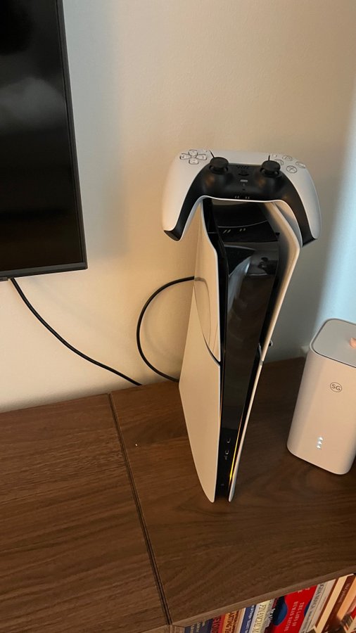 Sony PlayStation 5 Digital Edition 1TB+ Battefi.. | Köp på Tradera ...