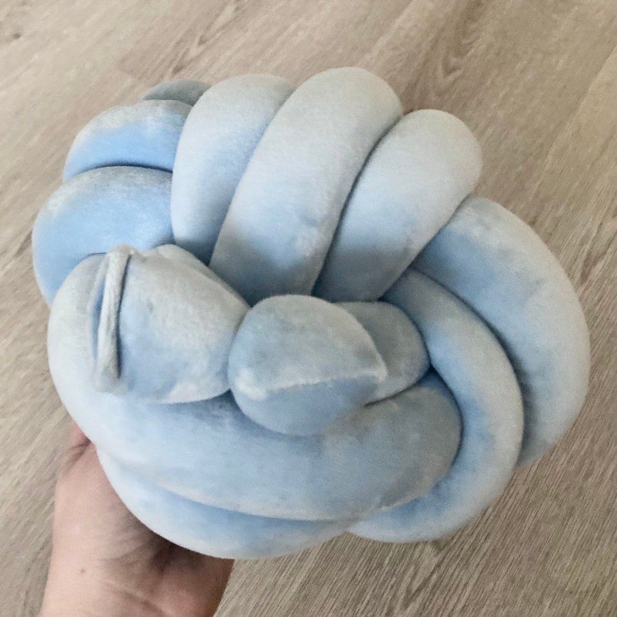 Ljusblå knut kudde / knot pillow | Köp på Tradera (714479164)