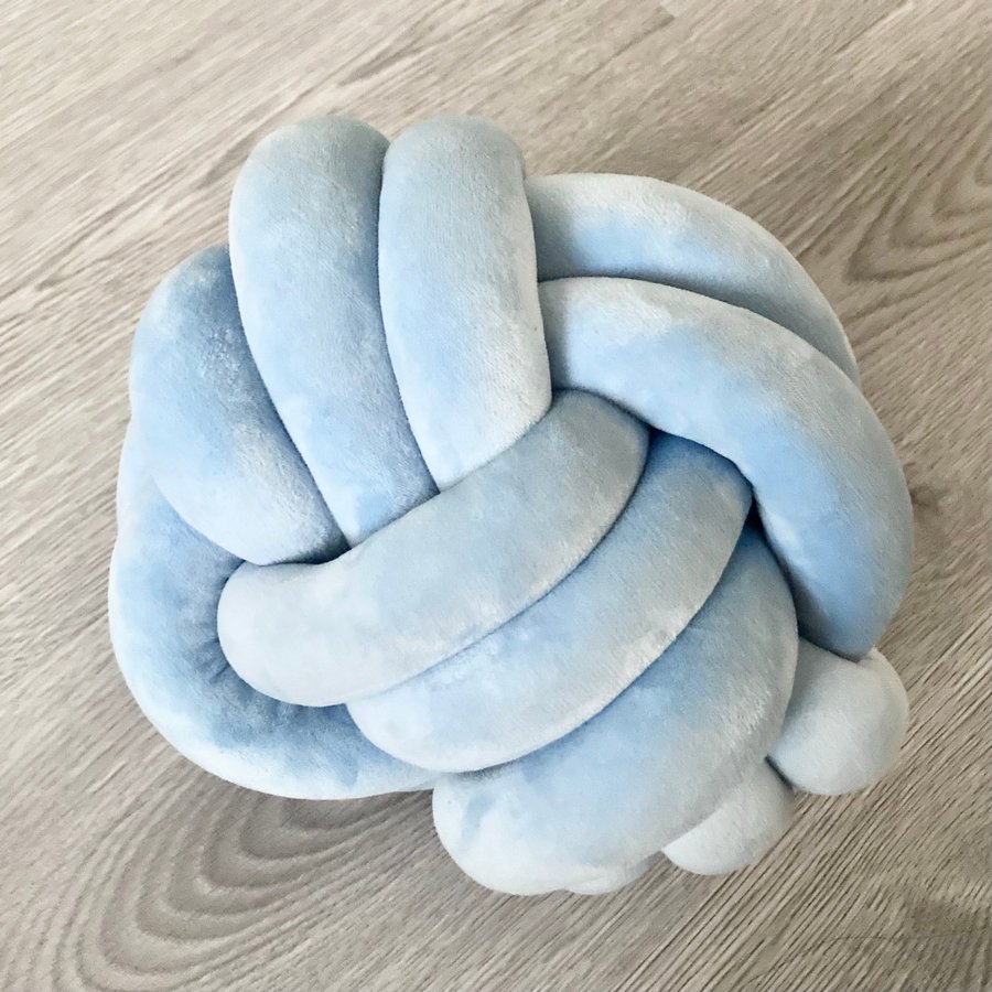Ljusblå knut kudde / knot pillow | Köp på Tradera (714479164)