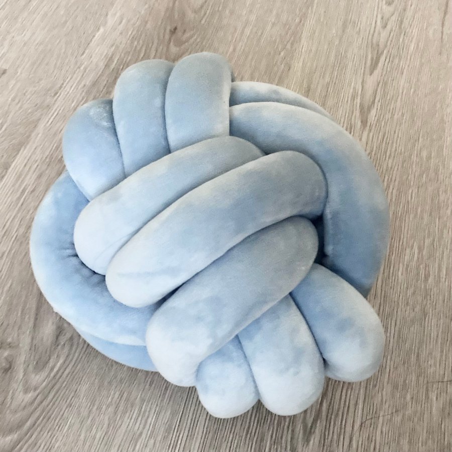 Ljusblå knut kudde / knot pillow | Köp på Tradera (714479164)
