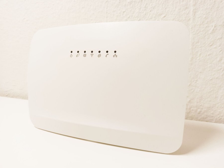 Se Produkter Som Liknar Telia Sagecom Wifi Router F S På Tradera 638714863