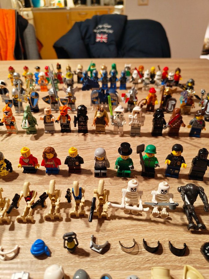 Lego Minifigurer - Stor Samling! | Köp på Tradera (702490868)