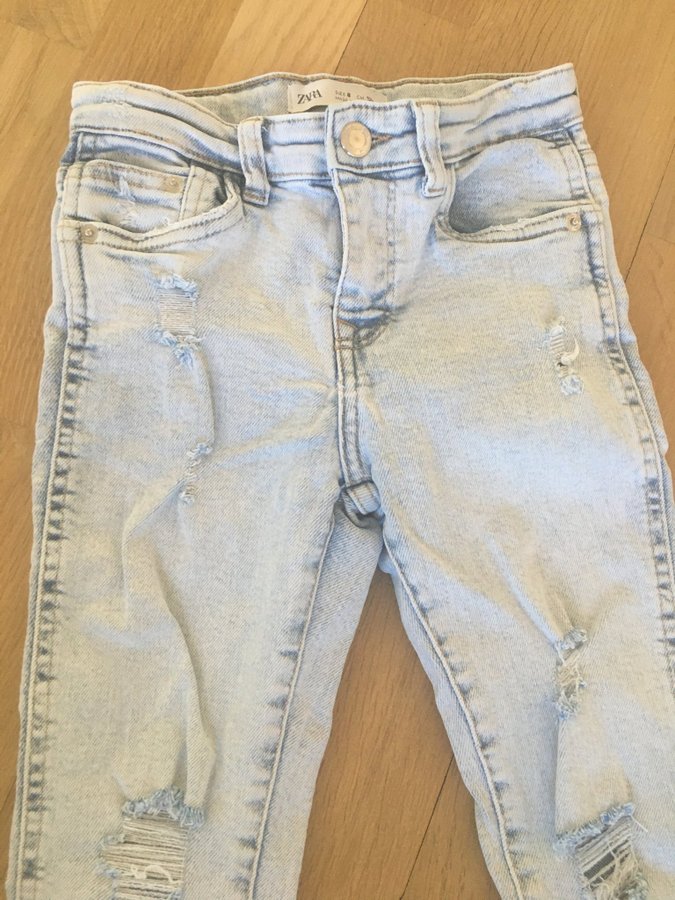 Zara ljusblåa jeans | Köp på Tradera (733108794)