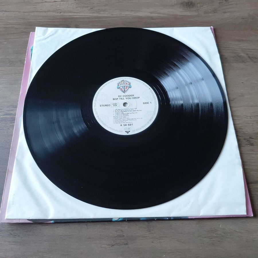 Ry Cooder - Bop Till You Drop (Vinyl) | Köp på Tradera (734073912)