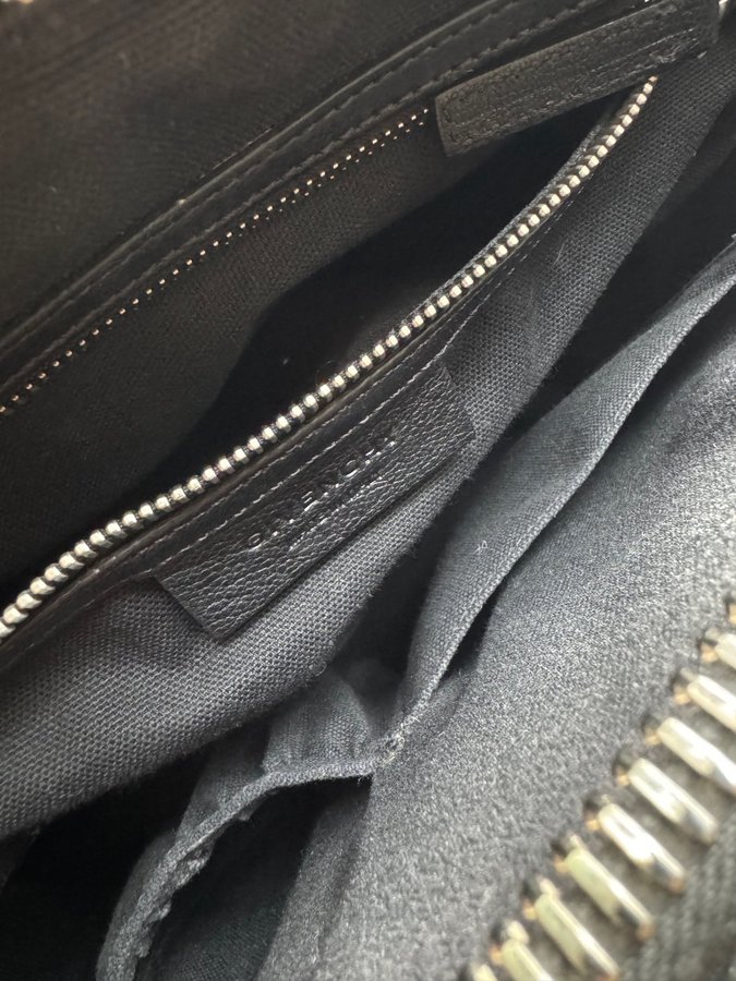 Givenchy Medium Antigona bag in black grained l.. | Köp på Tradera ...