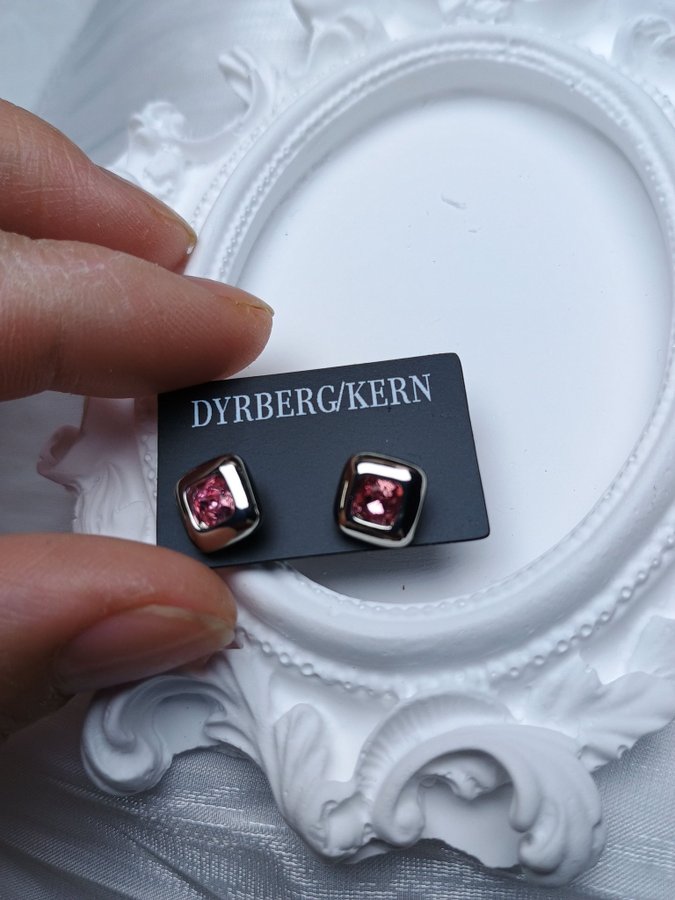 Dyrberg/Kern, Kristaller med mycket hållbar stå.. | Köp på Tradera ...