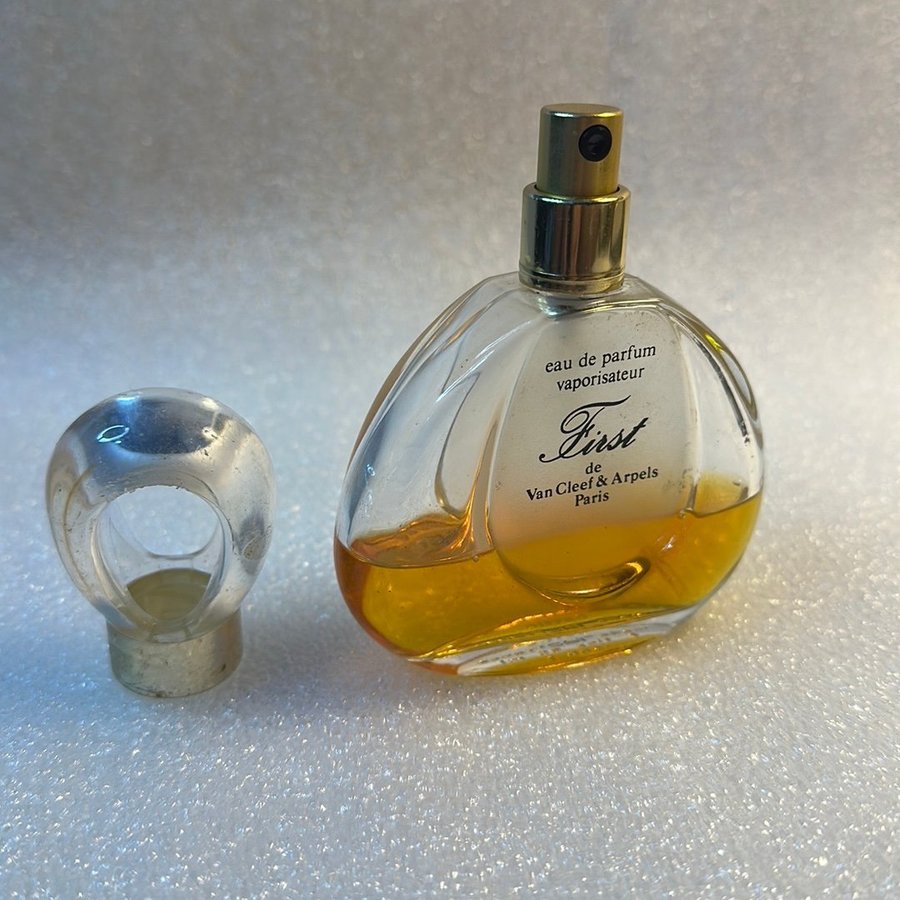 Van Cleef & Arpels First Eau de Parfum Vaporisa.. | Köp på Tradera ...