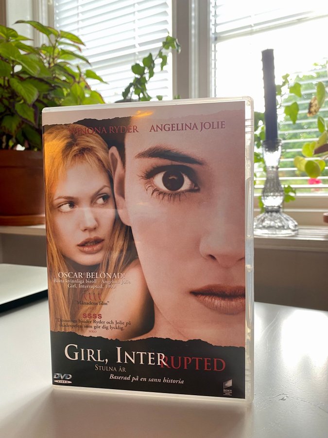 Makeup Is Art Book Review | Saubhaya Makeup