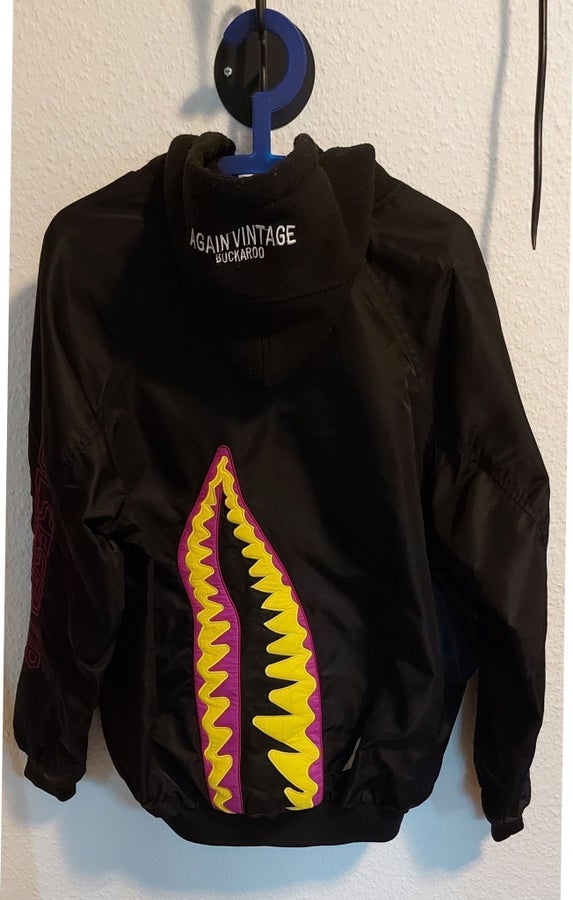 Se produkter som liknar Tuff Japanese jacket monster ! på Tradera ...