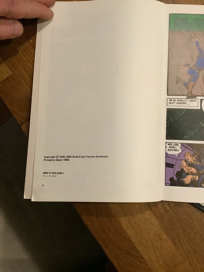 Se produkter som liknar Blixt Gordon: Roboten från ry.. på Tradera ...