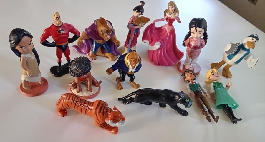 Disney Figurer Samling med 13 st figurer från k.. | Köp på Tradera ...