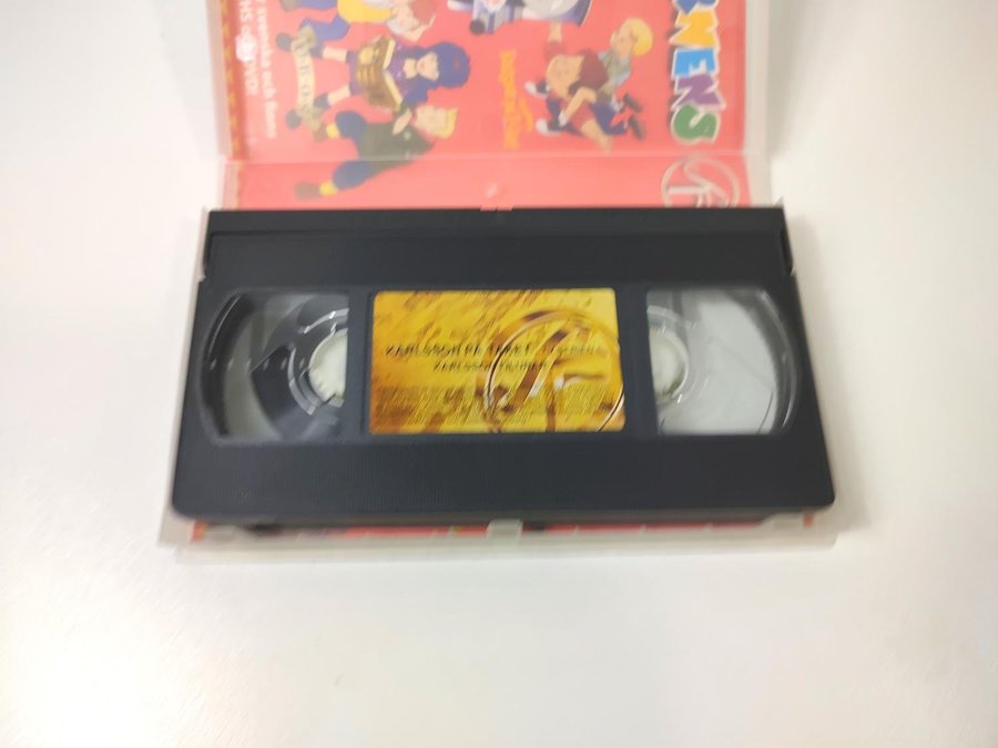 Se produkter som liknar VHS Film, Tecknat - Karlsson .. på Tradera ...