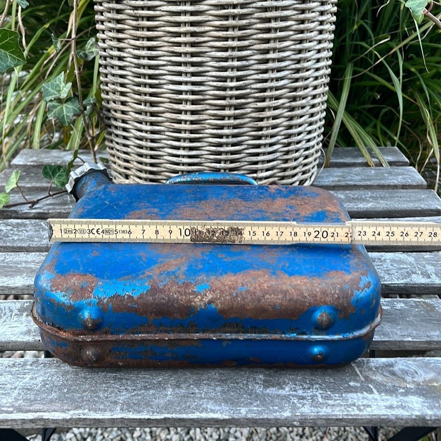 Se produkter som liknar BENSIN DUNK RESERVDUNK HUSQVA.. på Tradera ...